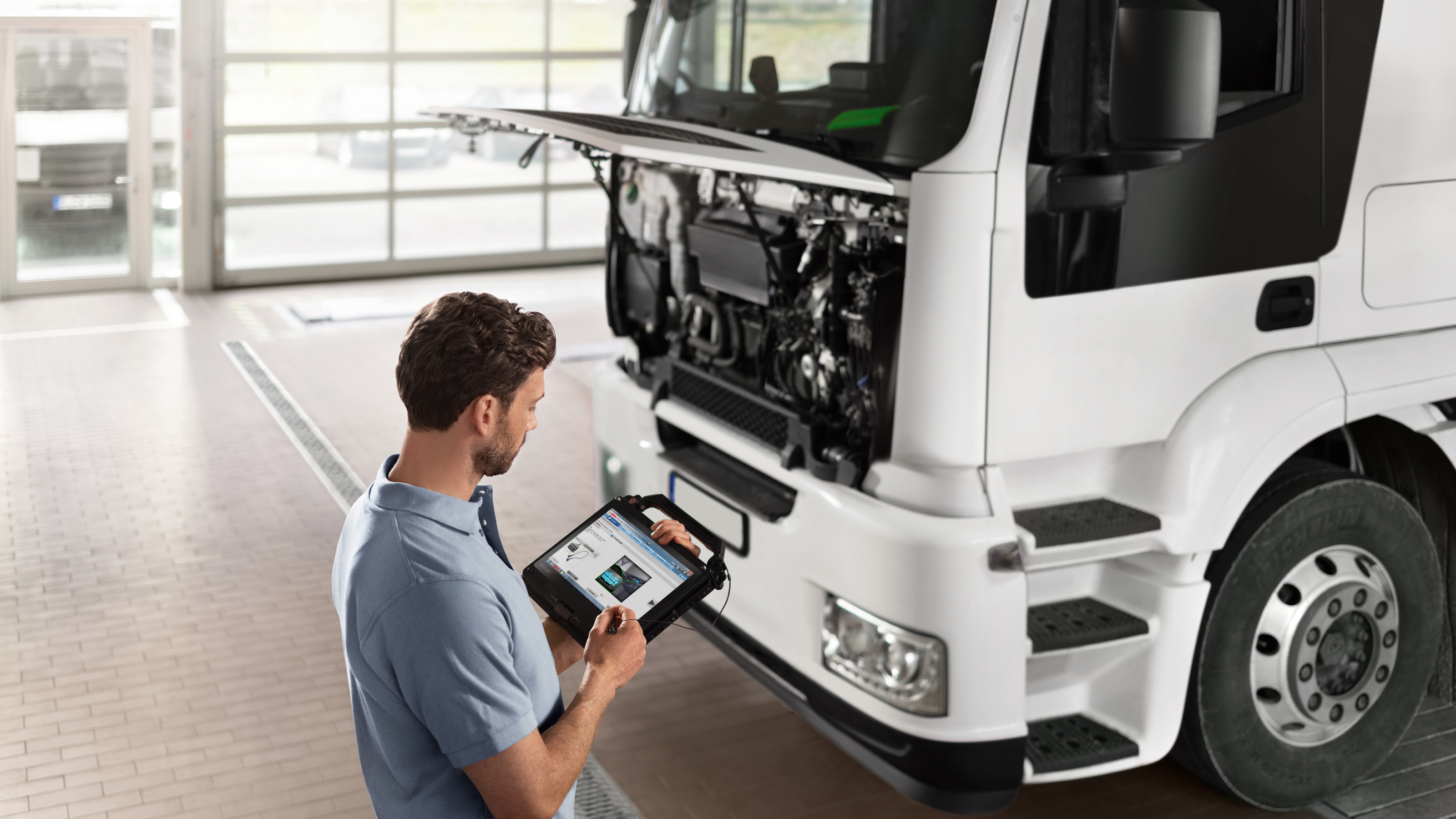 ESI[tronic] för lastbilar och terrängfordon | Mobility Aftermarket Sverige